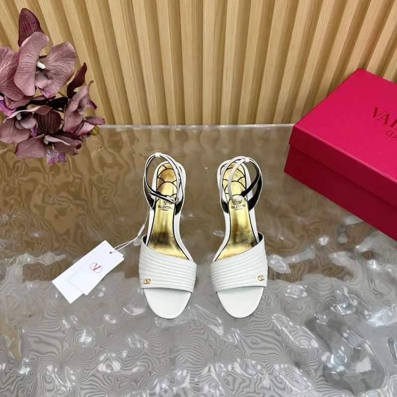Accurate model Valentino Sandals