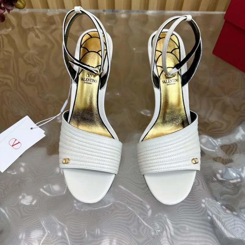 Accurate model Valentino Sandals