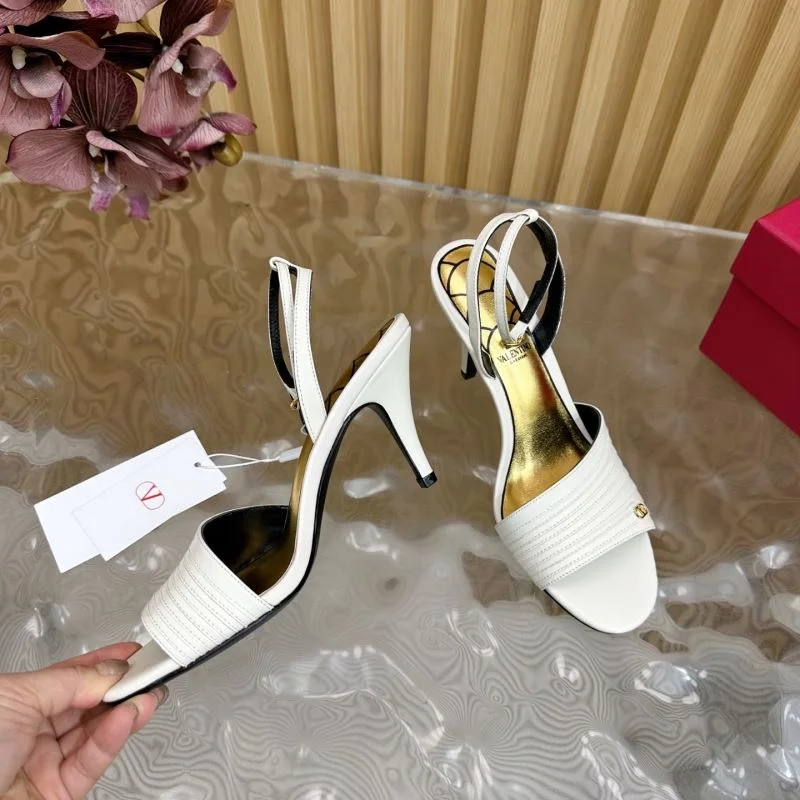 Accurate model Valentino Sandals