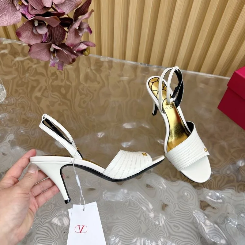 Accurate model Valentino Sandals