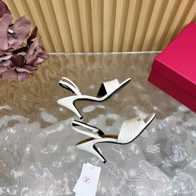 Accurate model Valentino Sandals