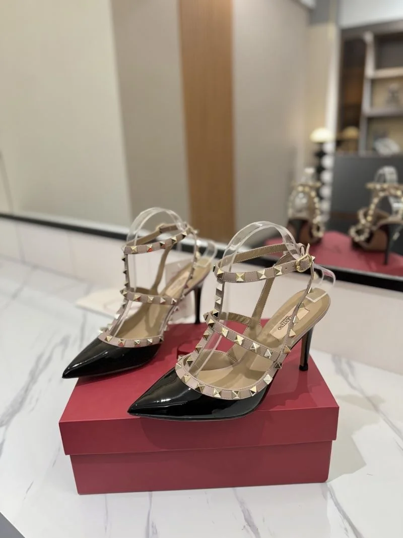 Accurate model Valentino Sandals