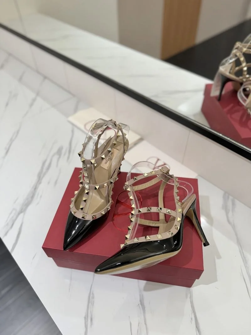 Accurate model Valentino Sandals