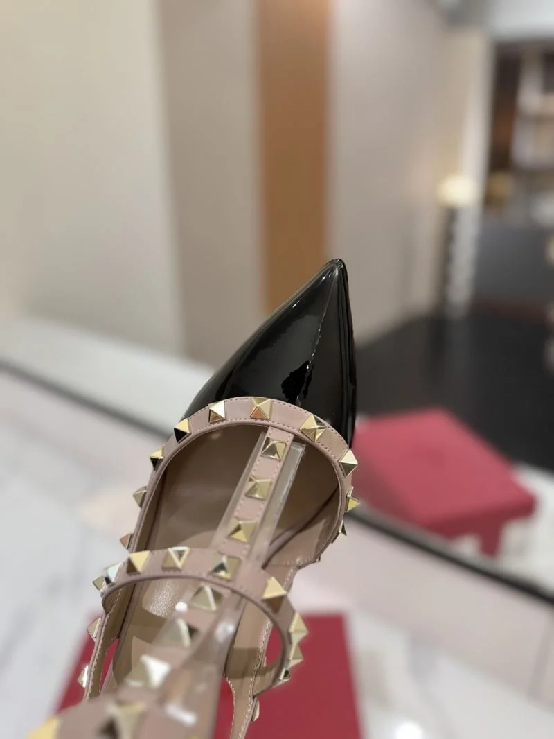 Accurate model Valentino Sandals