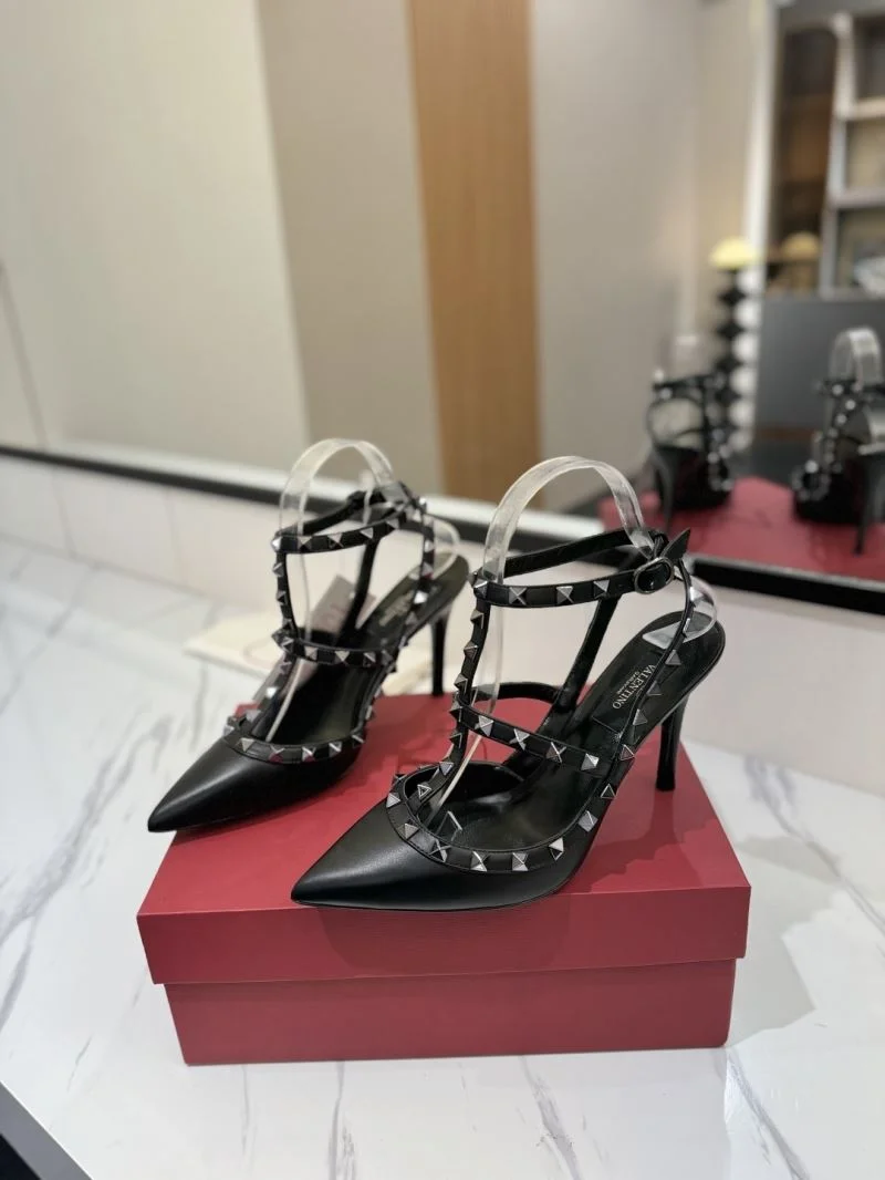 Low-cost Valentino Sandals