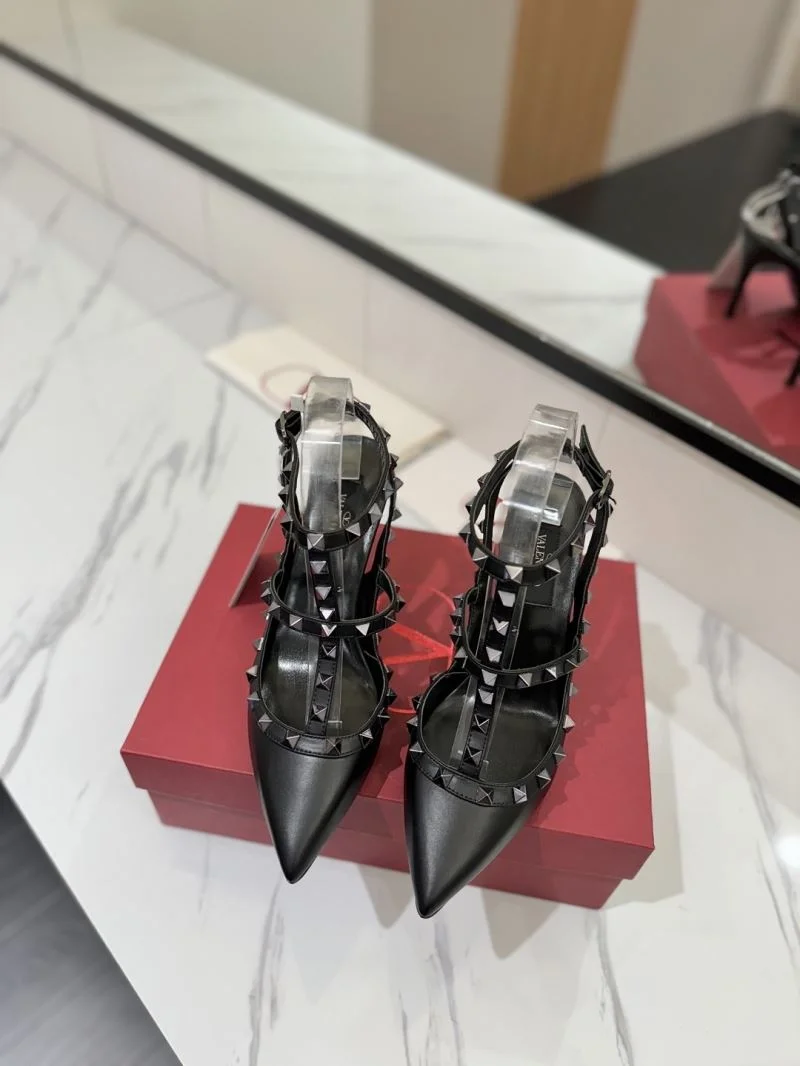 Low-cost Valentino Sandals