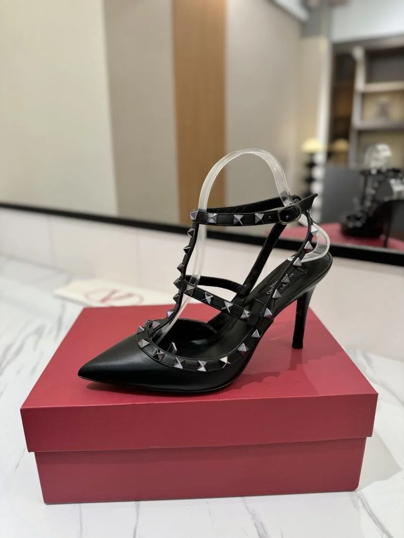Low-cost Valentino Sandals