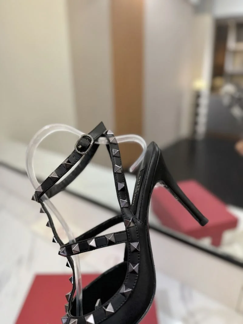 Low-cost Valentino Sandals