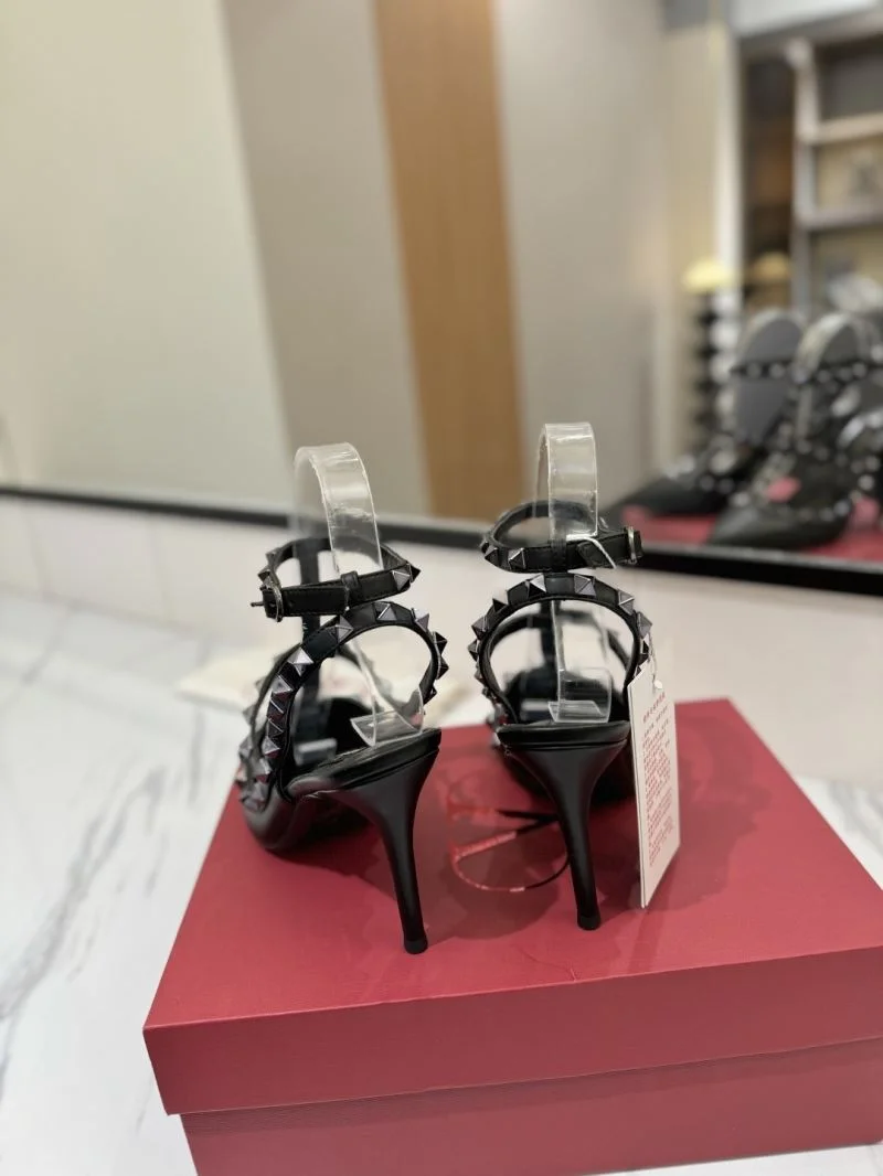 Low-cost Valentino Sandals