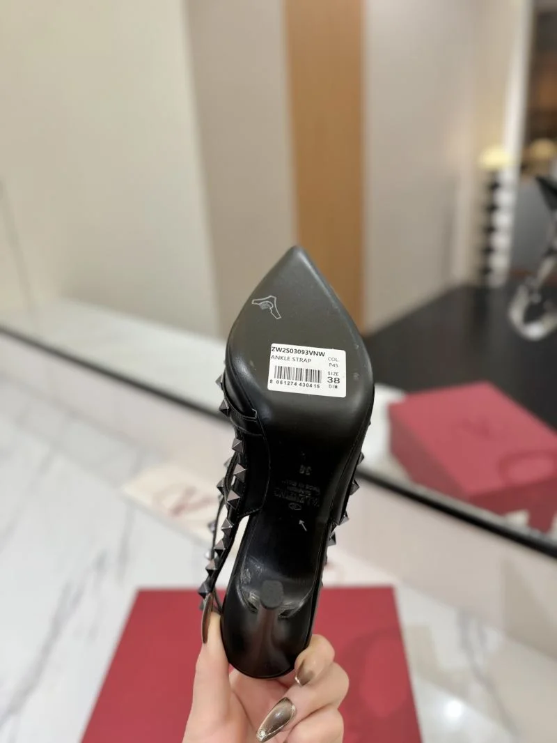 Low-cost Valentino Sandals