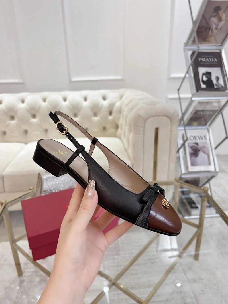 Accurate model Valentino Sandals