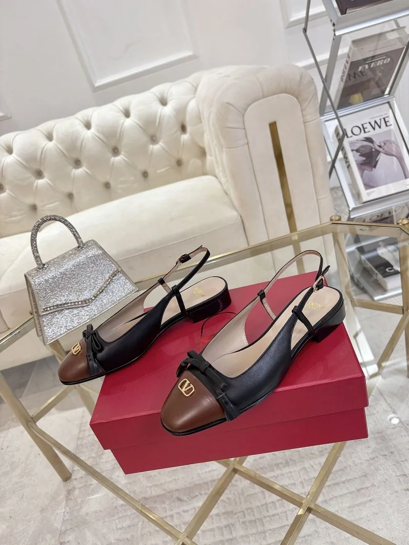 Accurate model Valentino Sandals