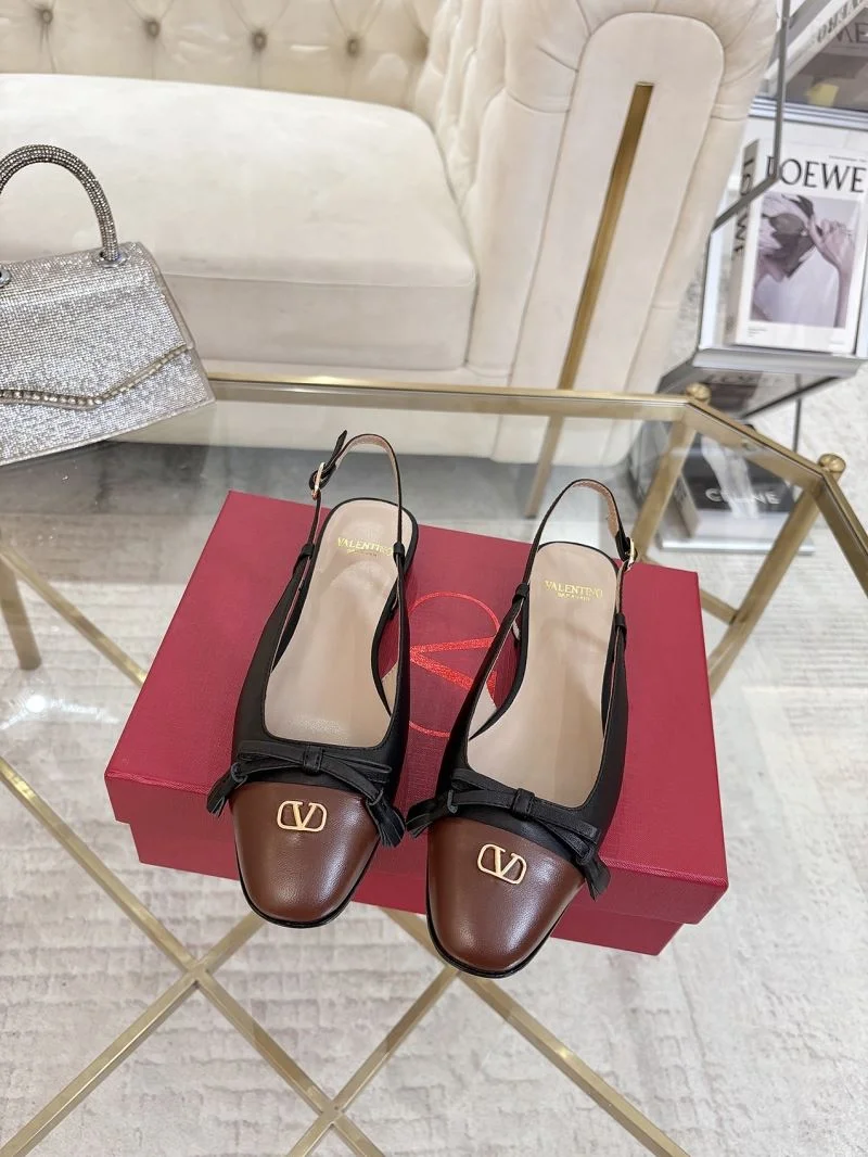 Accurate model Valentino Sandals