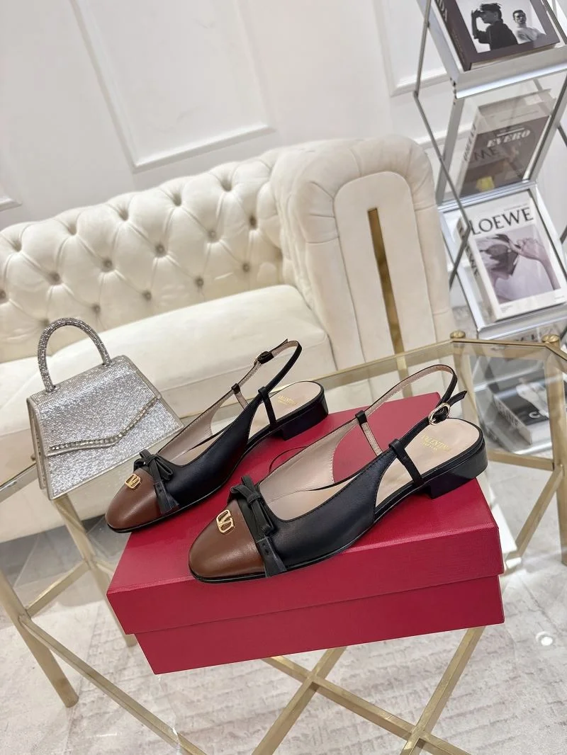 Accurate model Valentino Sandals