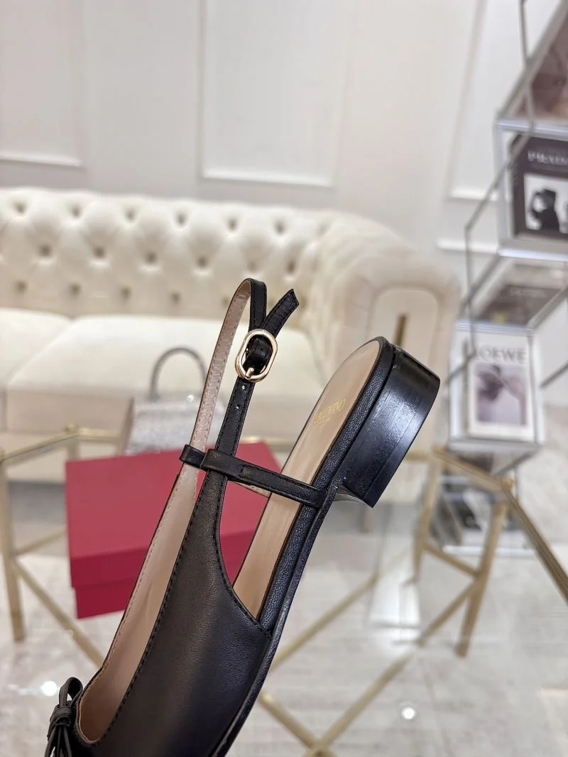 Accurate model Valentino Sandals
