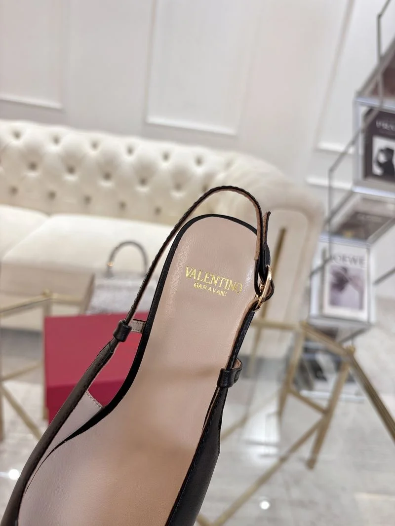 Accurate model Valentino Sandals