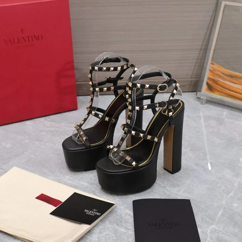 Accurate model Valentino Sandals