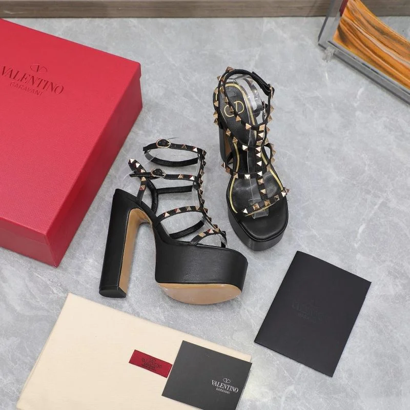 Accurate model Valentino Sandals
