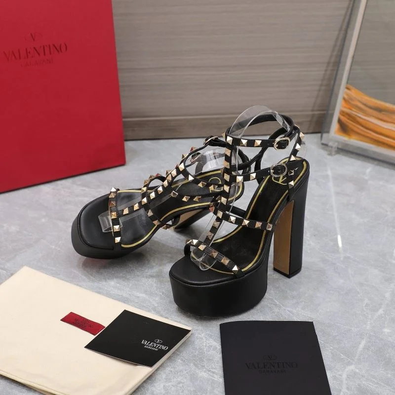 Accurate model Valentino Sandals