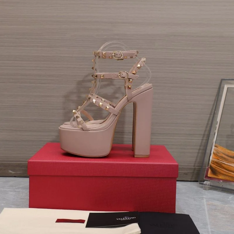 Low-cost Valentino Sandals