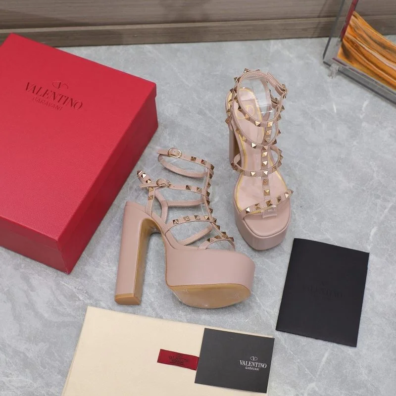 Low-cost Valentino Sandals