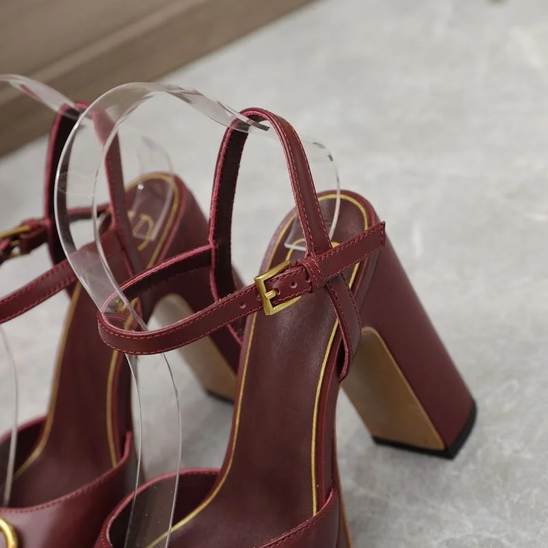 1:1 copy Valentino Sandals
