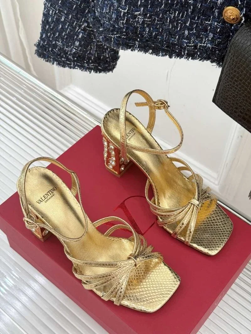 Top match Valentino Sandals