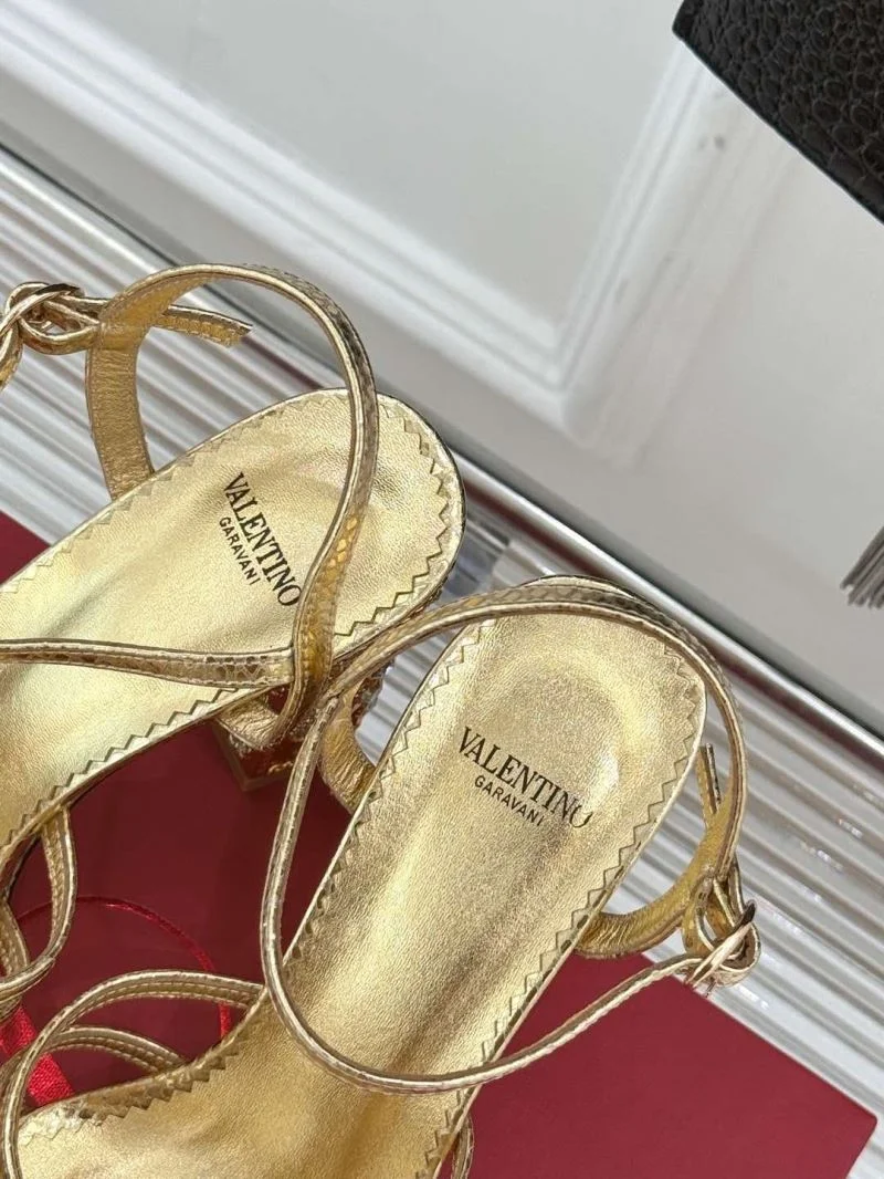 Top match Valentino Sandals