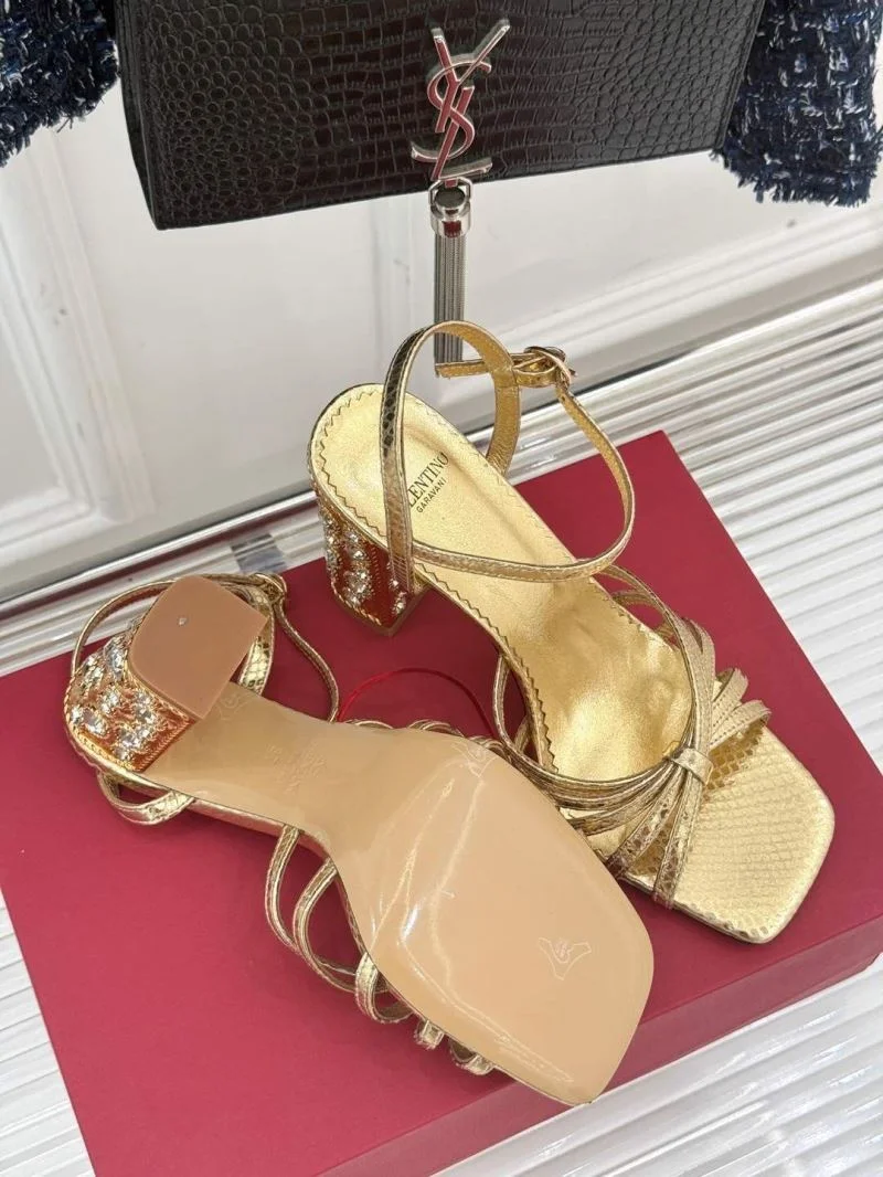 Top match Valentino Sandals