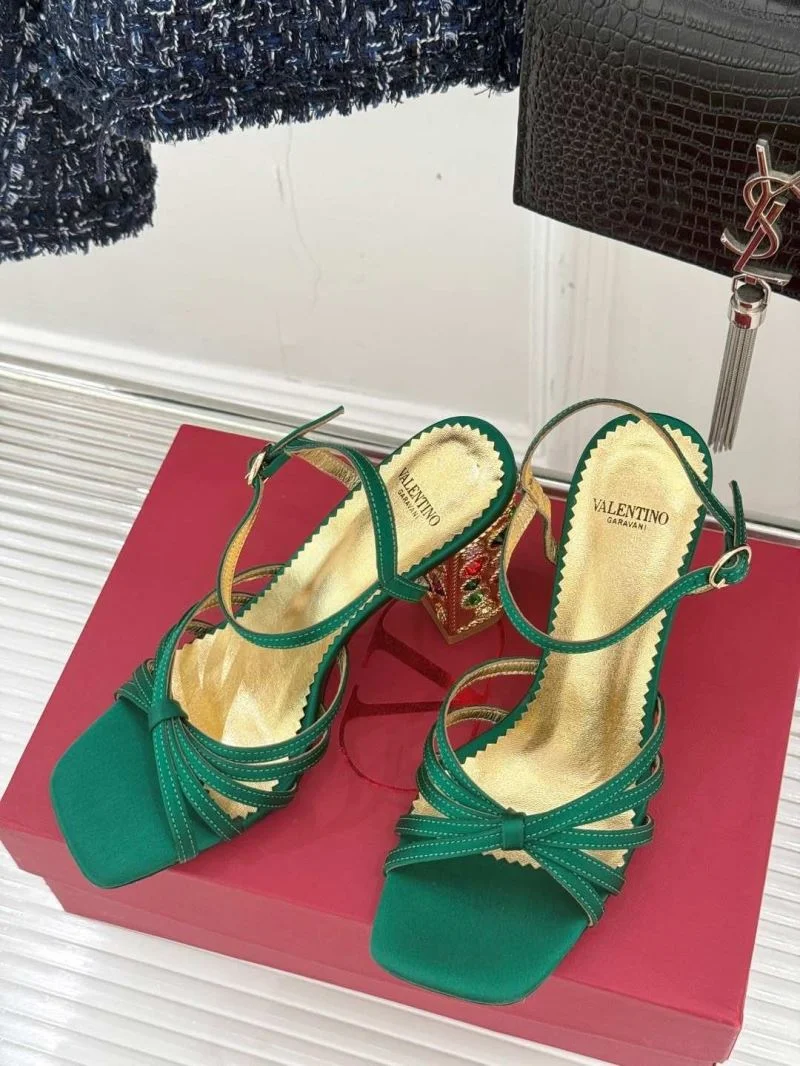 Top match Valentino Sandals