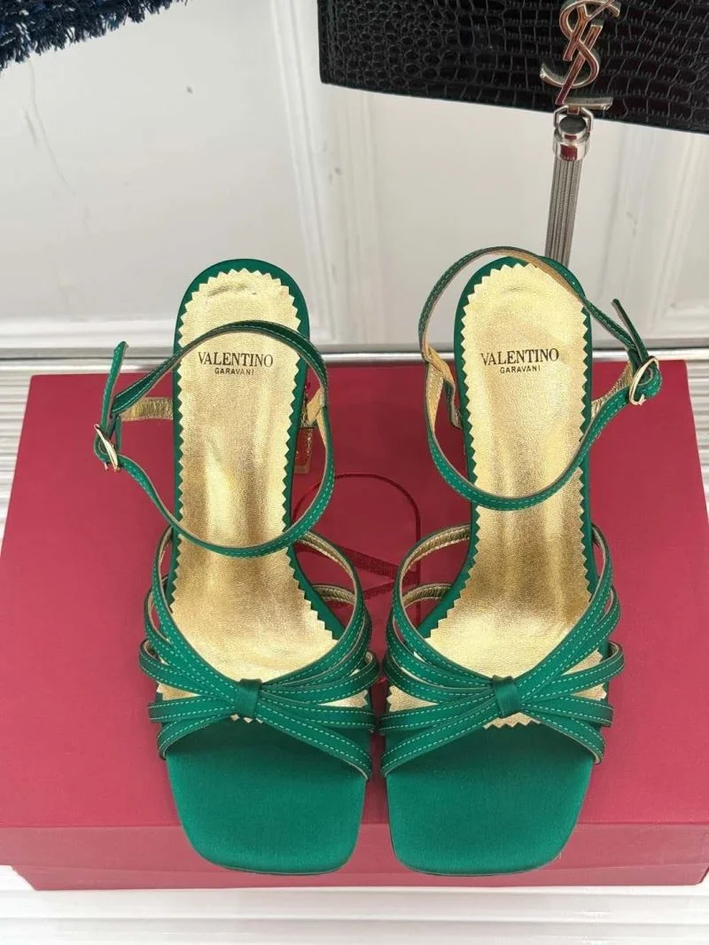 Top match Valentino Sandals