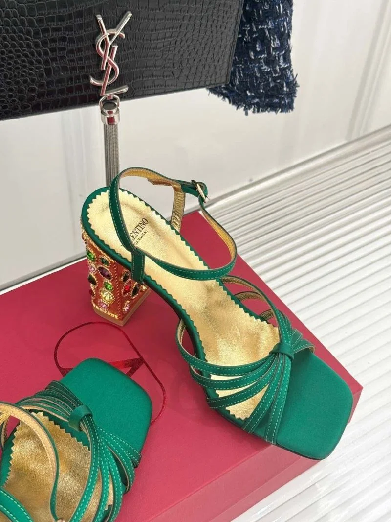 Top match Valentino Sandals