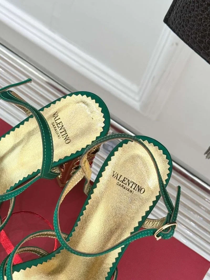 Top match Valentino Sandals