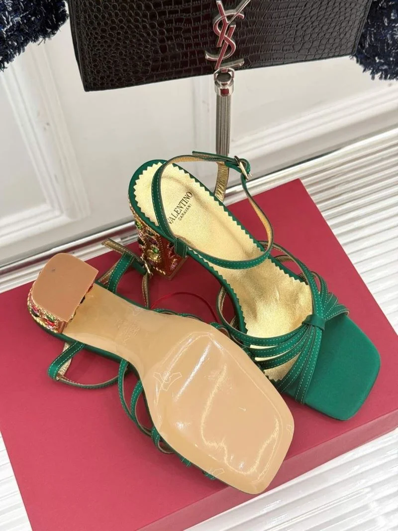 Top match Valentino Sandals