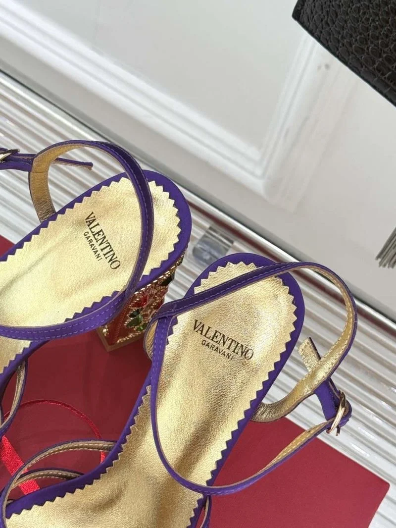 Low-cost Valentino Sandals