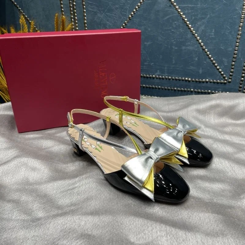 Accurate model Valentino Sandals
