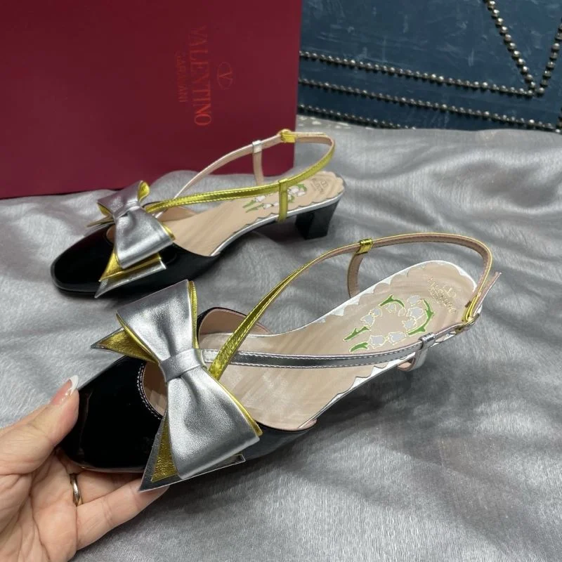 Accurate model Valentino Sandals