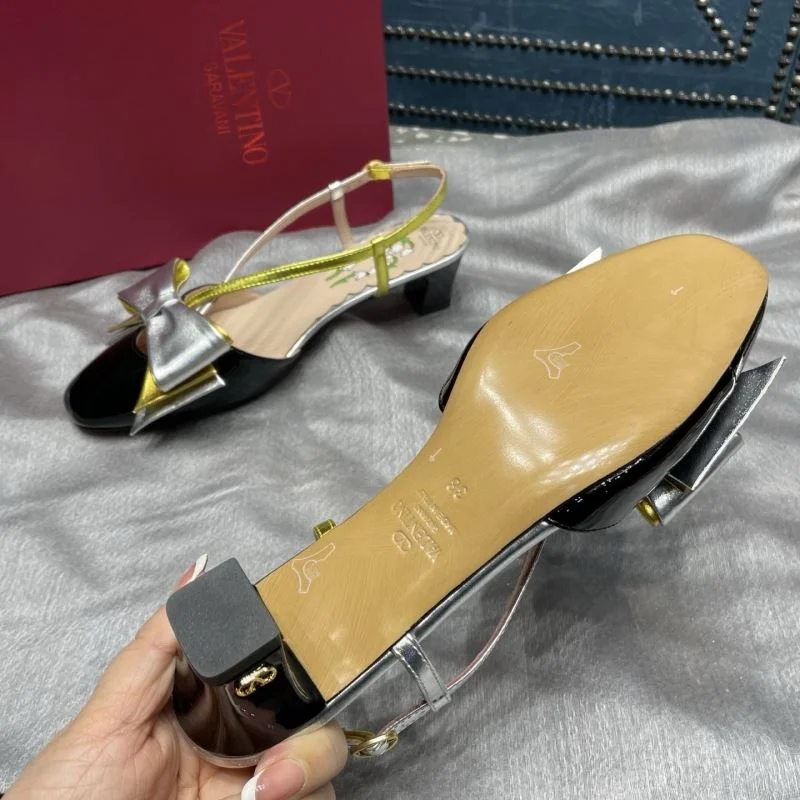 Accurate model Valentino Sandals