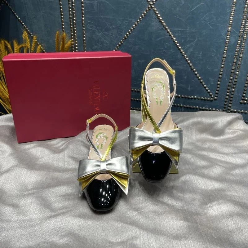 Accurate model Valentino Sandals