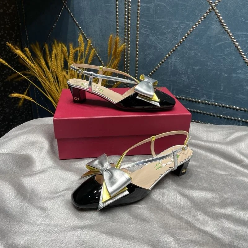 Accurate model Valentino Sandals