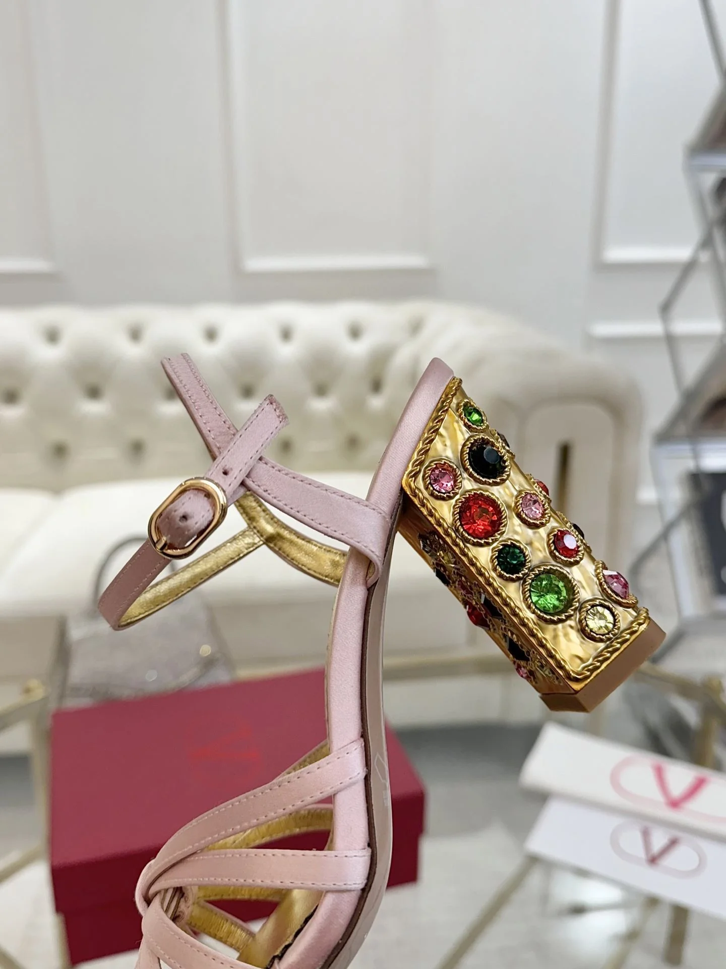 High accuracy Valentino Sandals
