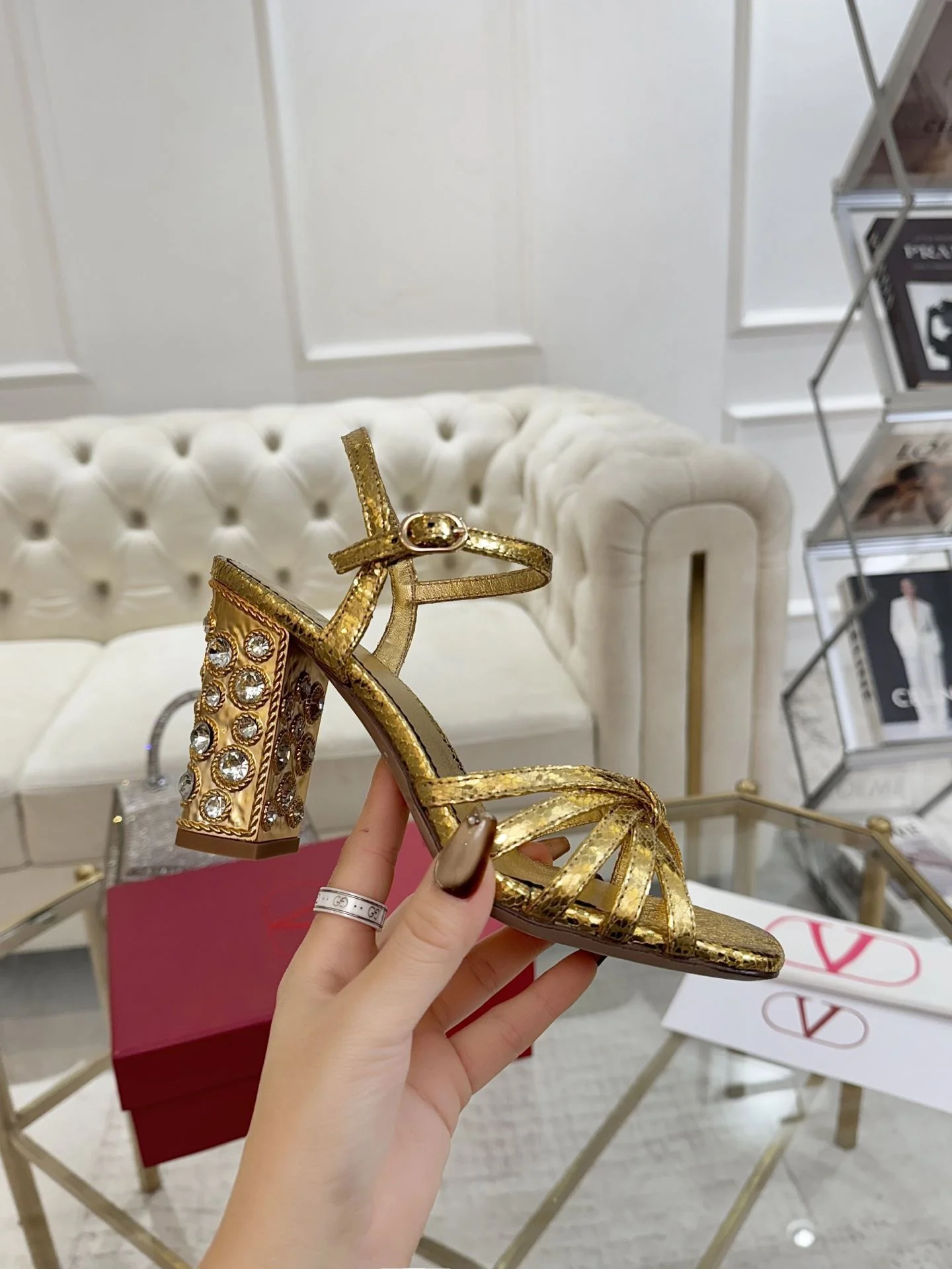 High accuracy Valentino Sandals