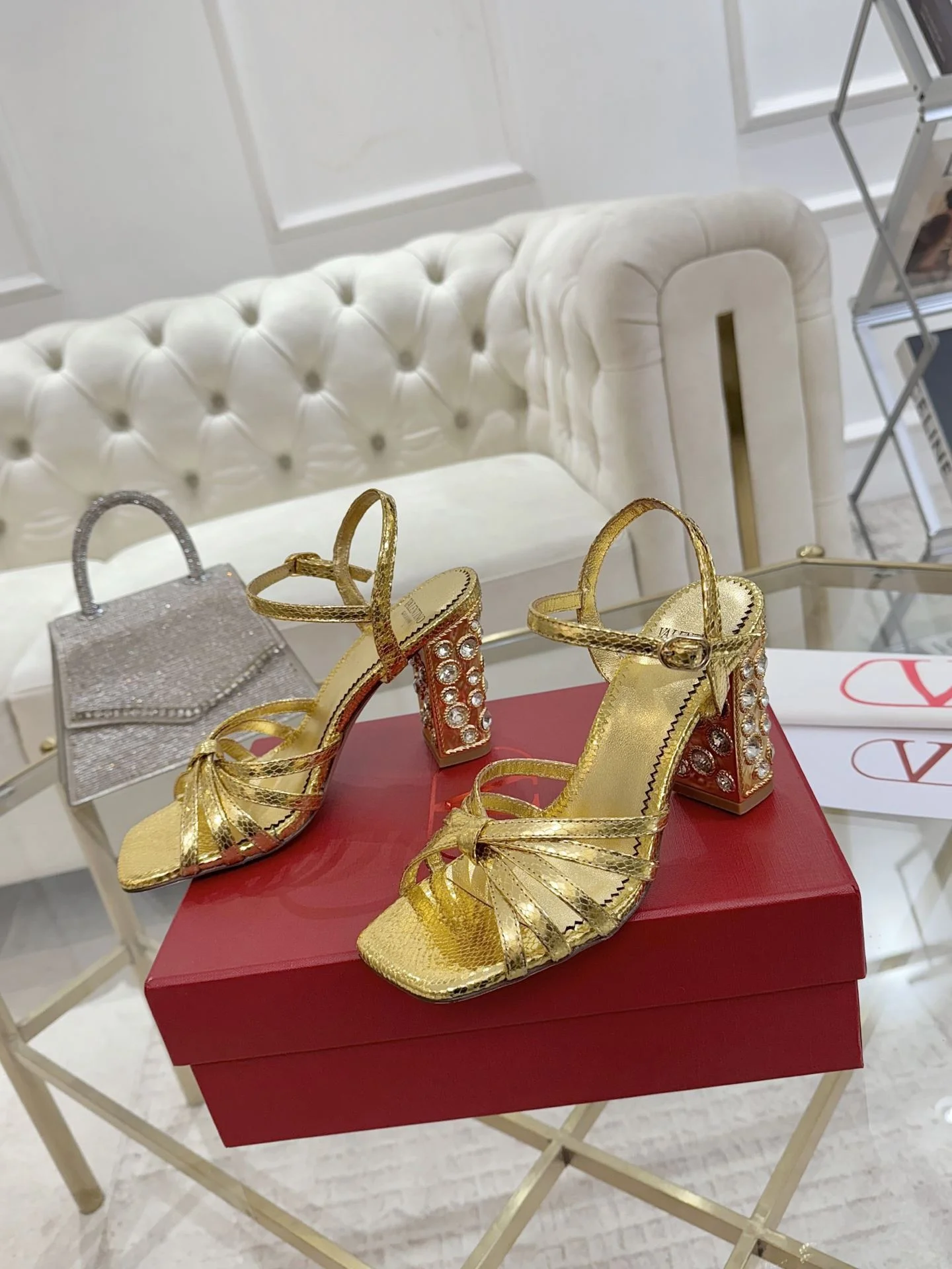High accuracy Valentino Sandals