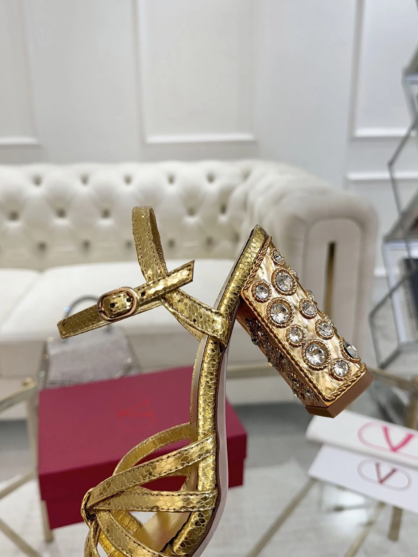 High accuracy Valentino Sandals