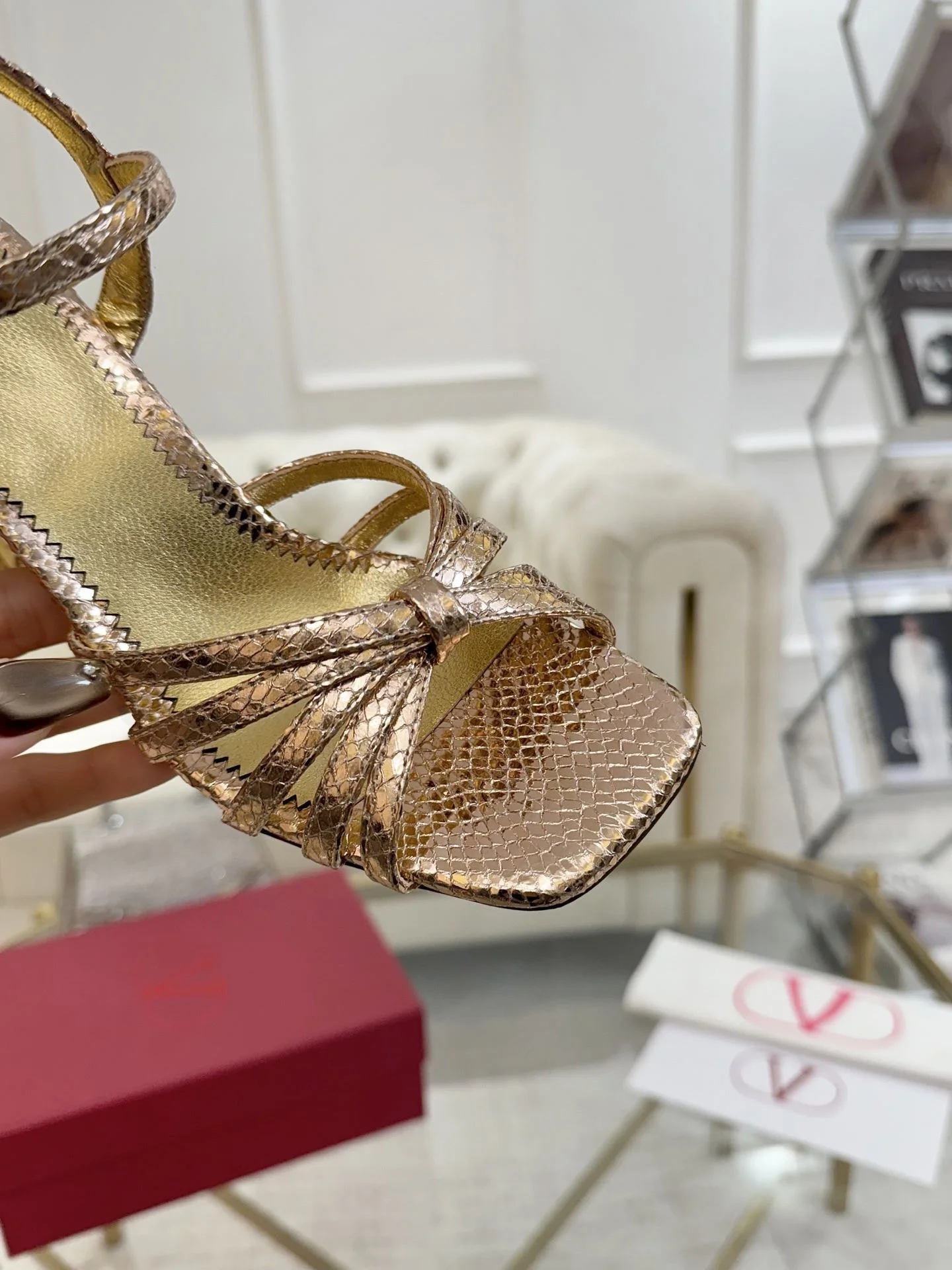1:1 copy Valentino Sandals