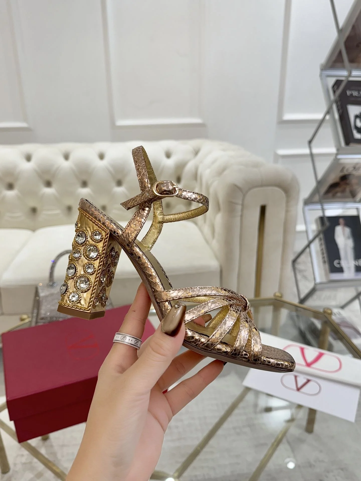 1:1 copy Valentino Sandals