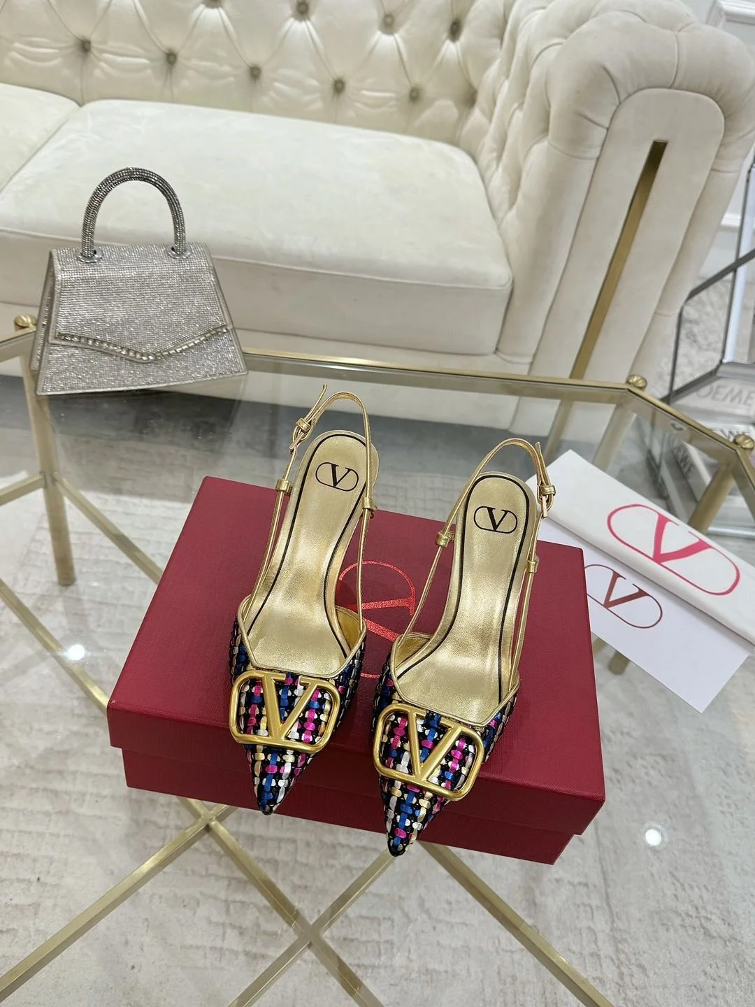 Accurate model Valentino Sandals