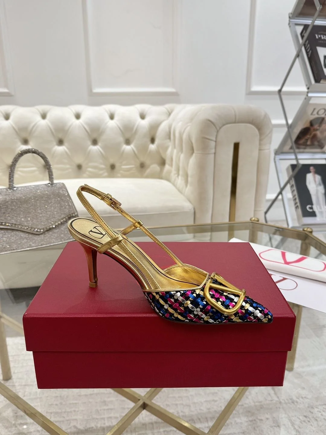 Accurate model Valentino Sandals