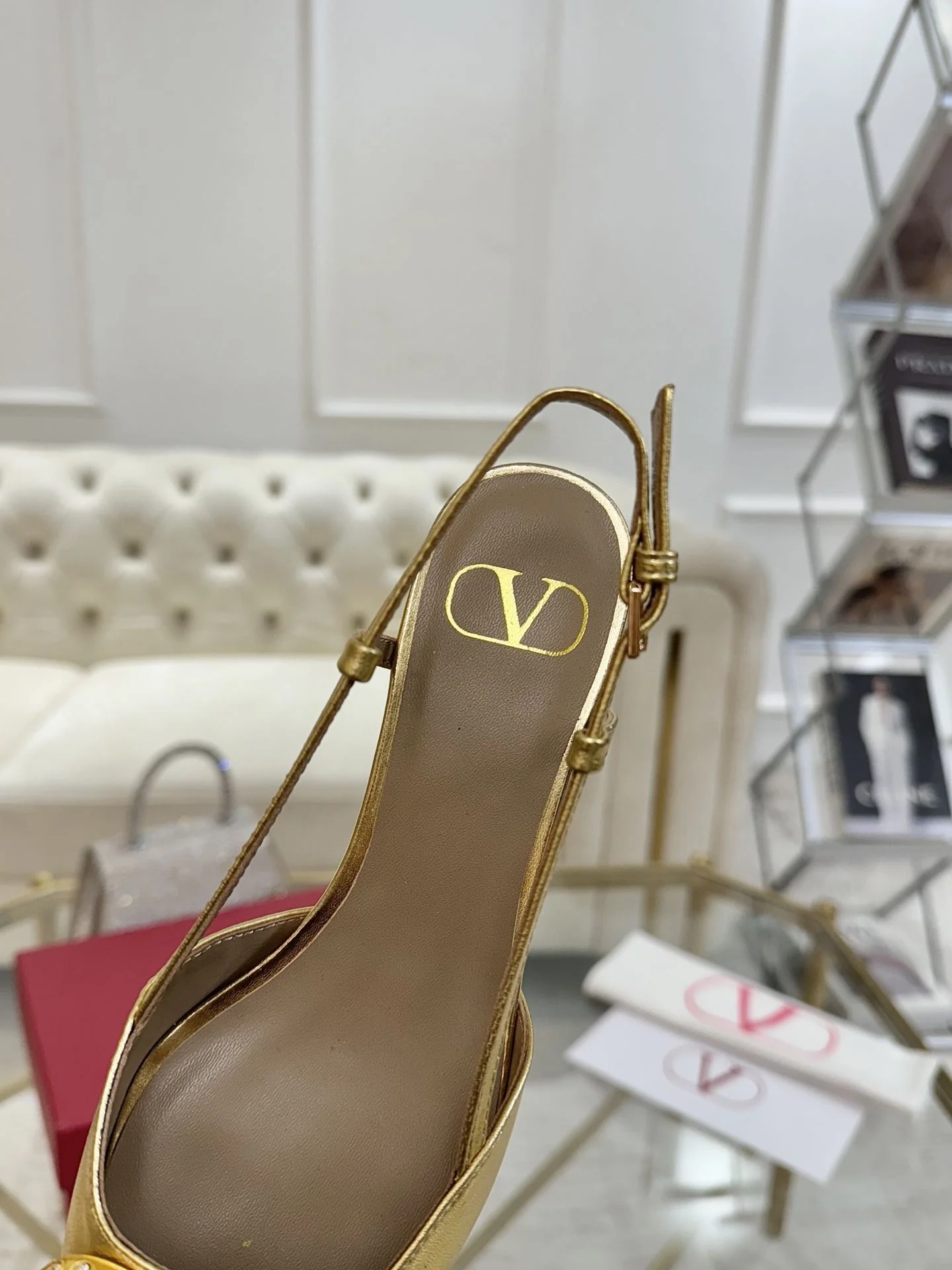 1:1 copy Valentino Sandals