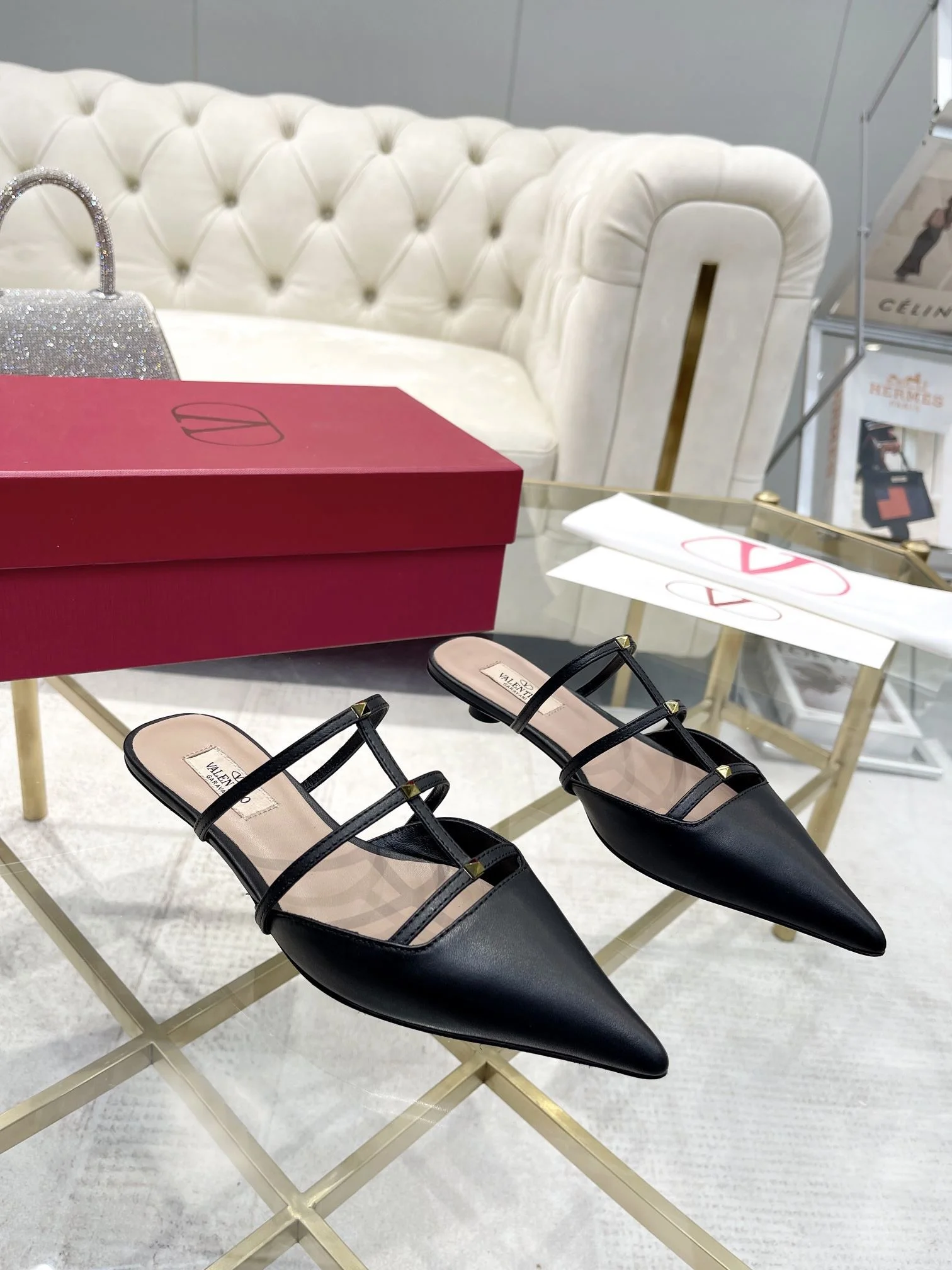 Accurate model Valentino Sandals